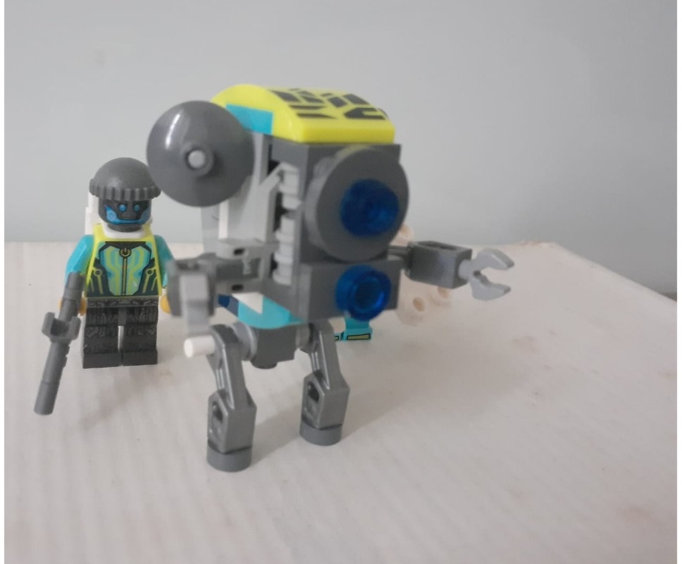 LEGO MOC Haxion Brood Bounty Droid by PRbrickbuilder | Rebrickable ...