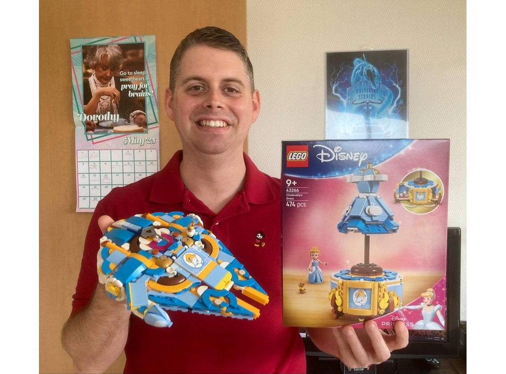 LEGO MOC Cinderella's Royal Falcon! 43266 Alt by CreationCaravan (Brad ...