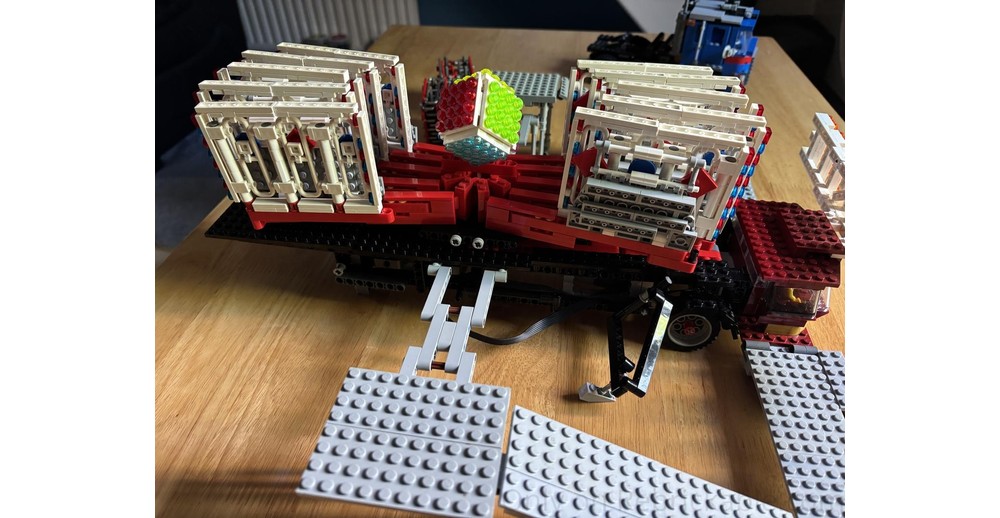 LEGO MOC Fairground Meteorite ride by Gdale | Rebrickable - Build with LEGO