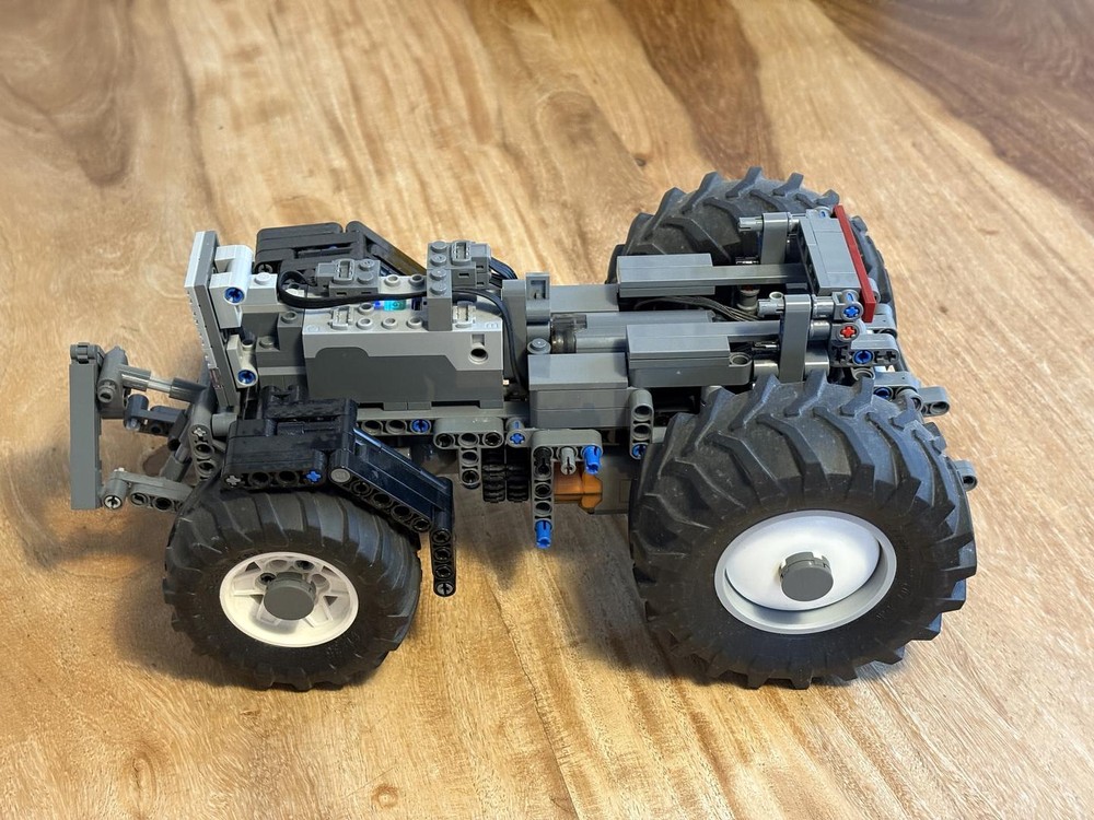 LEGO MOC-220657 Universal tractor chassis RC by JF551 | Rebrickable ...