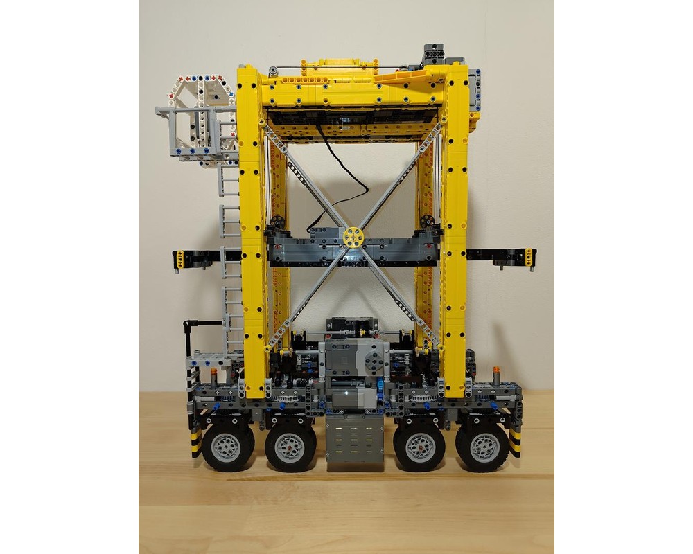 LEGO MOC Straddle container carrier by seecheck | Rebrickable - Build ...