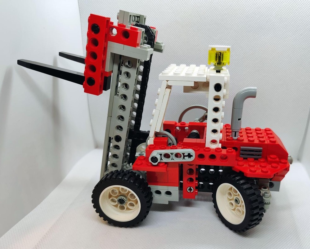 LEGO MOC 8835 Forklift with Improved Steering by christov | Rebrickable ...