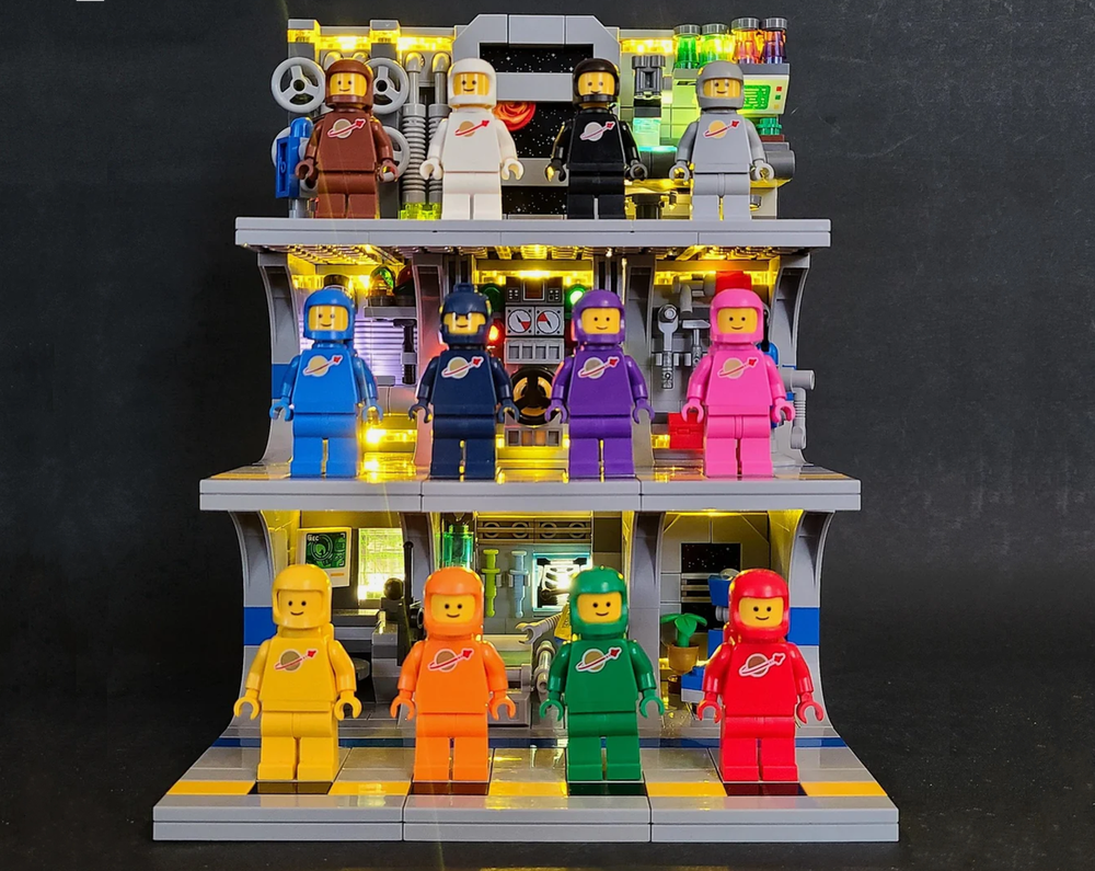 LEGO MOC Classic Space Minifigure Extended Display MOC by Rossco311 ...