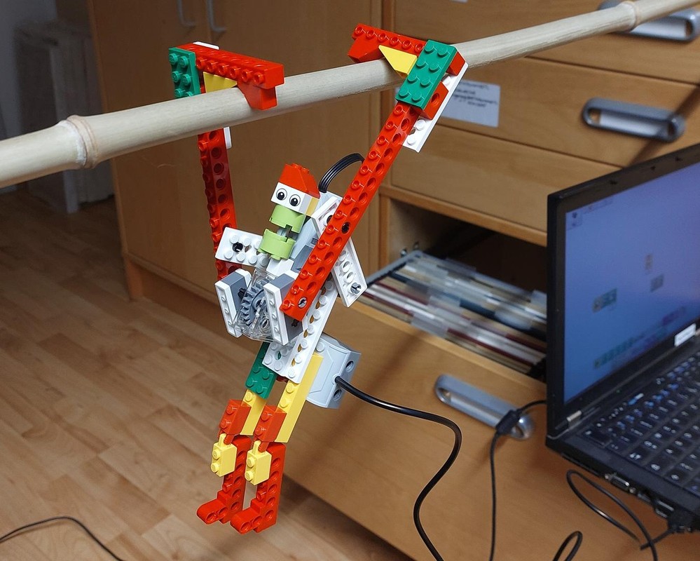 LEGO MOC 9580 WeDo Climbing Monkey by LukasFreeze | Rebrickable - Build ...