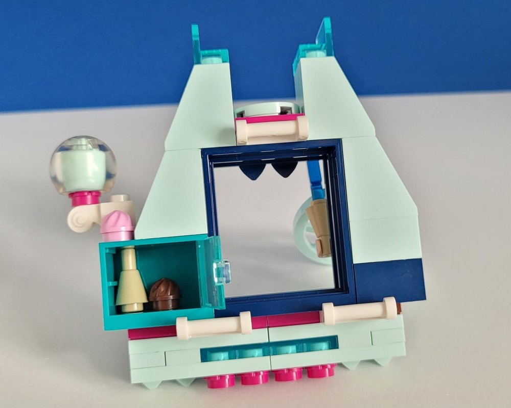 LEGO MOC Elsa's Frozen Falcon by ford4thot | Rebrickable - Build with LEGO