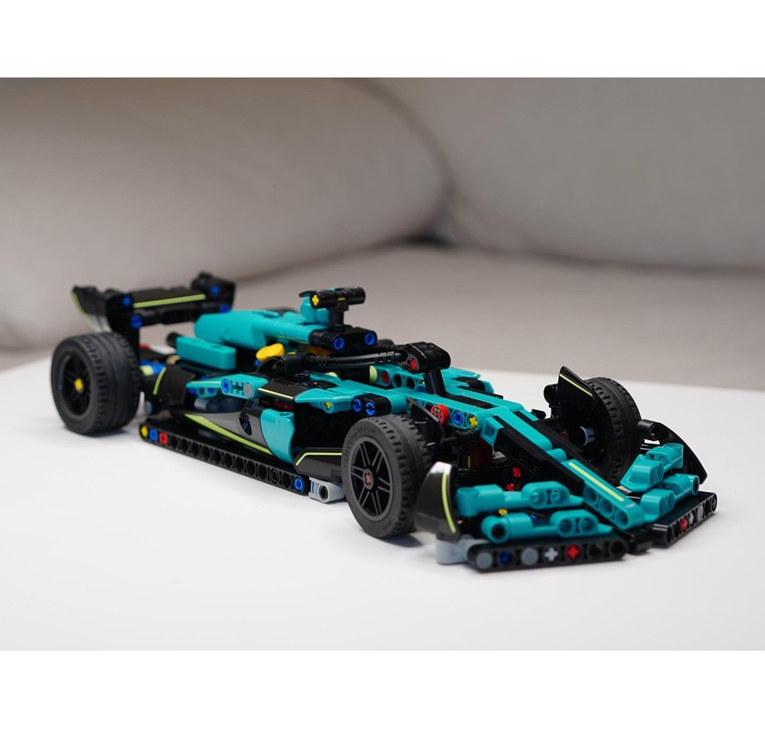 LEGO MOC-224295 Aston Martin AMR25 F1 – Alternate Build using LEGO ...