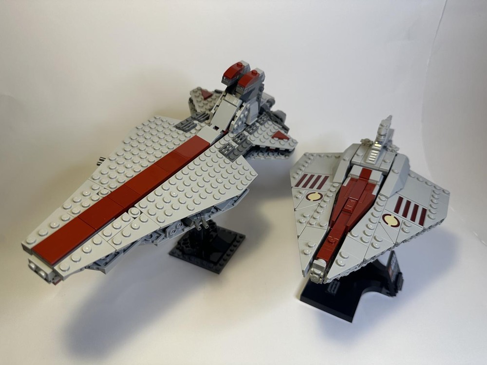 LEGO MOC Venator-Class Republic Cruiser - Ahsoka Tano's T-6 Shuttle ...