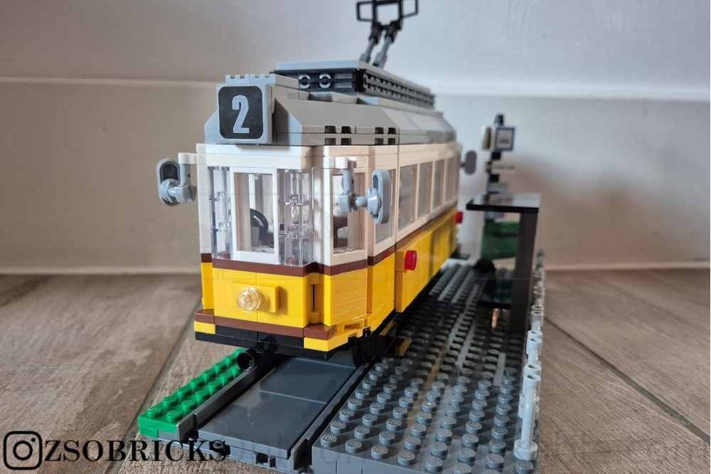 LEGO MOC Old Budapest Tram by zsobricks | Rebrickable - Build with LEGO