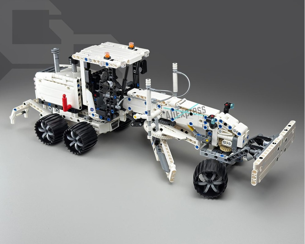 LEGO MOC Lunar Motor Grader and Energy Station by Guys and Bricks ...