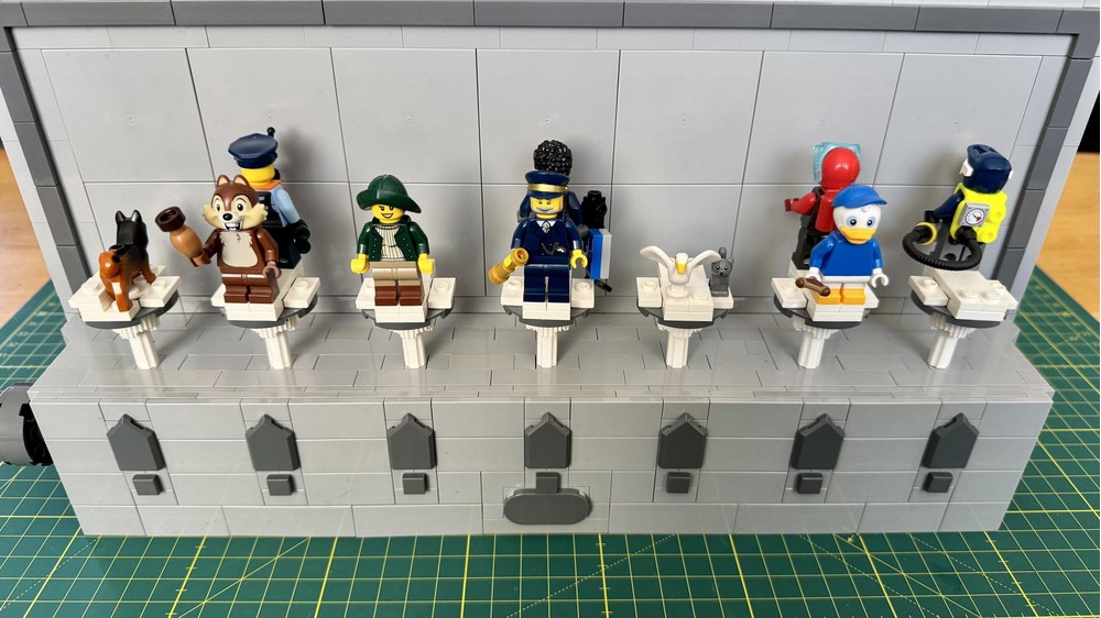 LEGO MOC-226751 Rotating Minifigure Presentation Stage With ...