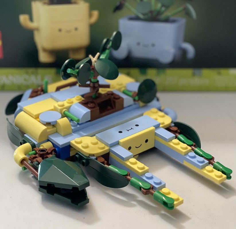 LEGO MOC-226943 Happy Falcon by BambiOmega | Rebrickable - Build with LEGO