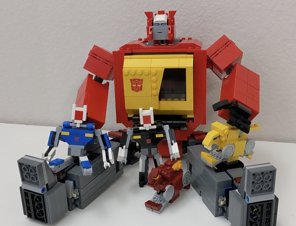 LEGO MOC Transformers G1 - Blaster (Fully Transformable) by Coopcoop2 ...
