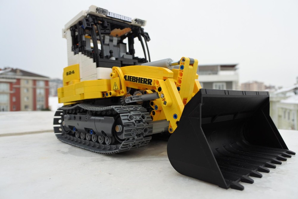 LEGO MOC Liebherr LR624 Litronic Crawler Loader by hasskabal ...
