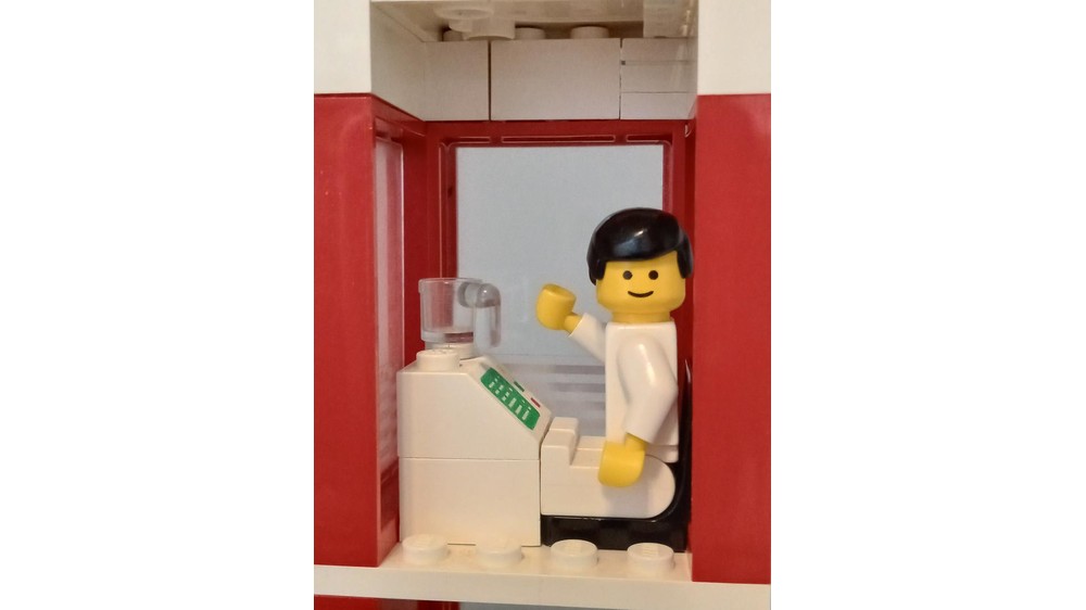 LEGO MOC 6380 Emergency Airport by julien1001 | Rebrickable - Build ...