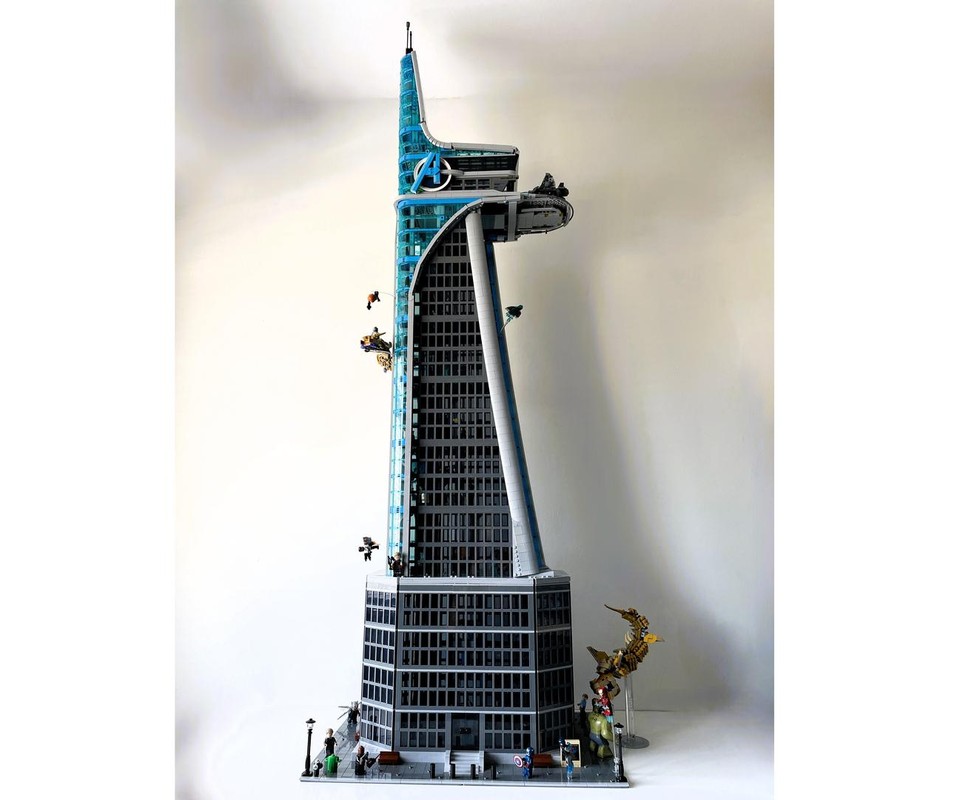 LEGO MOC-229415 5ft Avengers Tower modified build of 2x76269 by re ...
