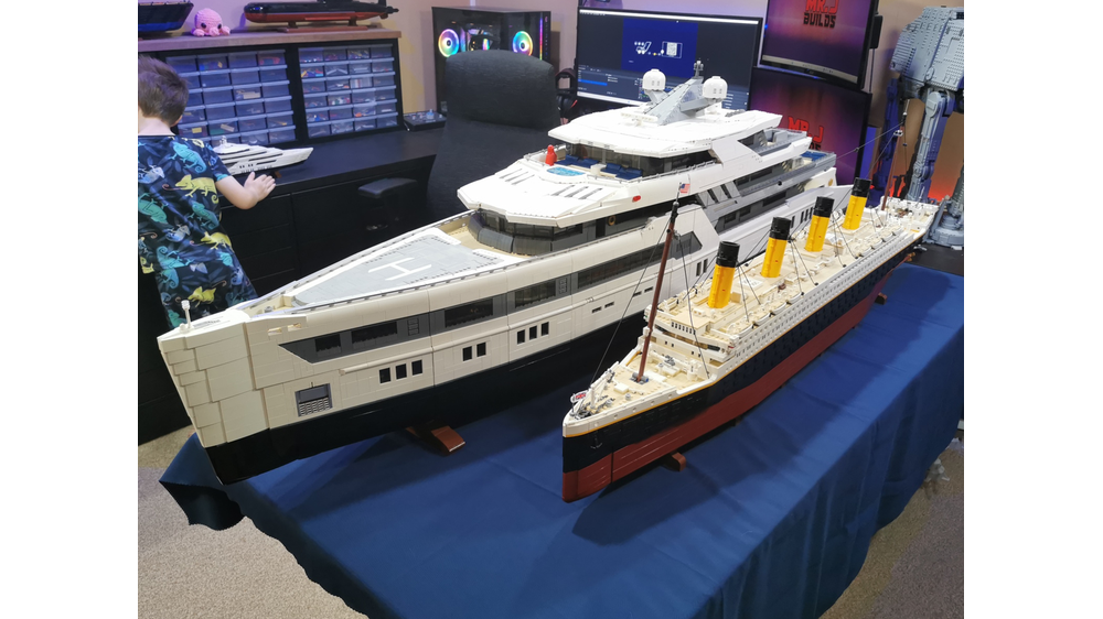 LEGO MOC-230069 Ultra MEGA Yacht - 48,000 Parts - Mini-Fig Scale by ...