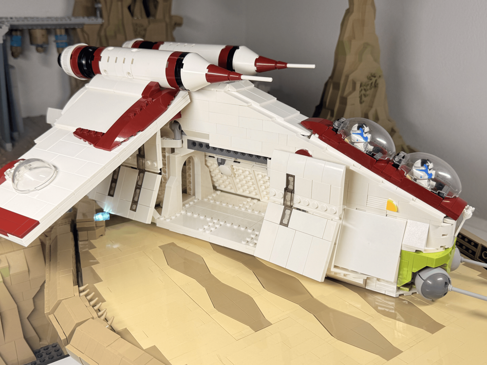 LEGO MOC-230165 Republic Gunship by Romero2130 | Rebrickable - Build ...
