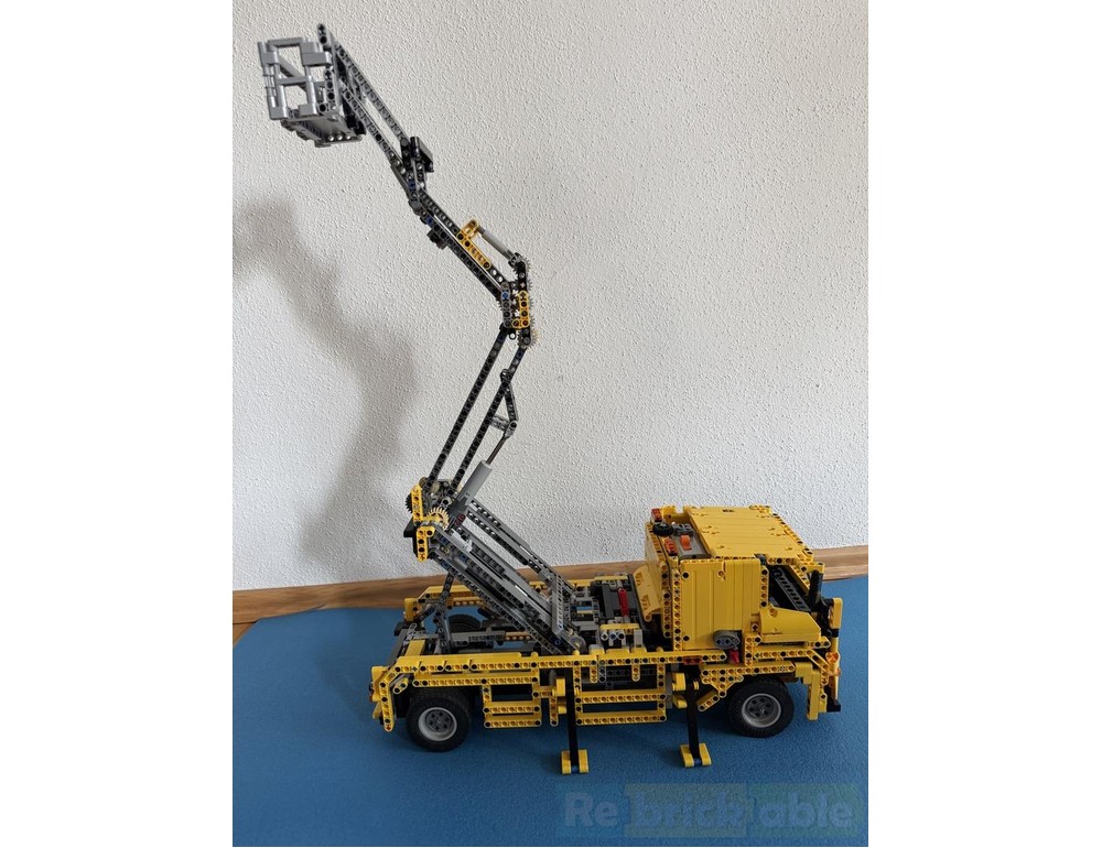 LEGO MOC Mobile Articulated Boom Lift (42009 Alternate) by etaleTechnic ...