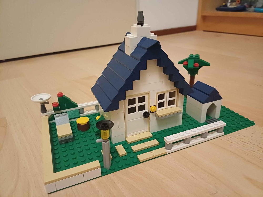 LEGO MOC House With Yard by Gymlead11b | Rebrickable - Build with LEGO