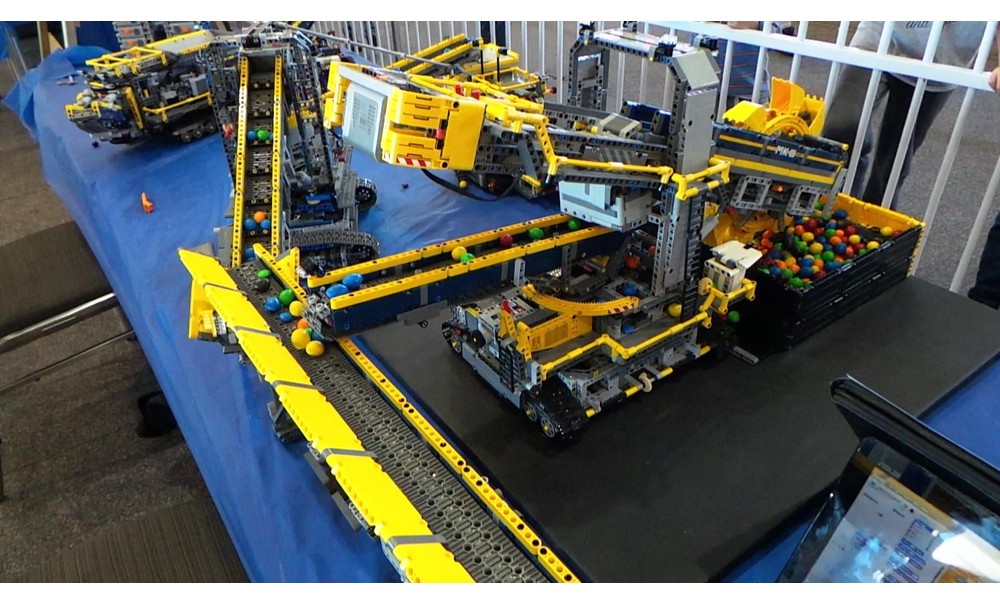 LEGO MOC M&M Quarry MOC - Accumulating Conveyor Right or Left Outfeed ...