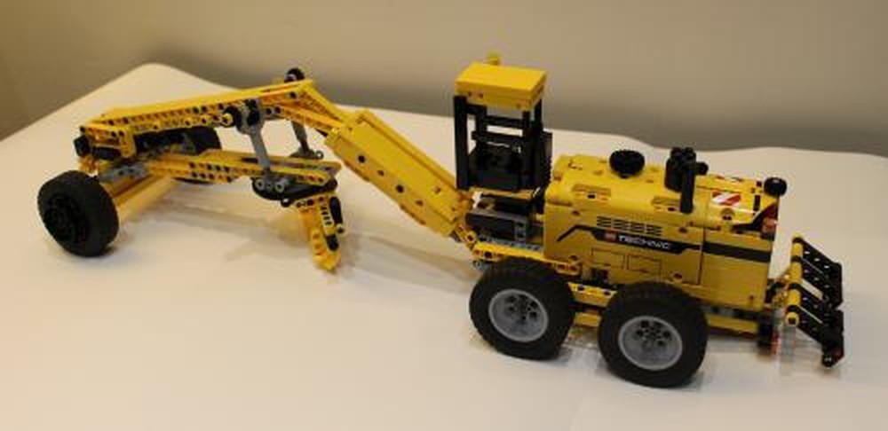 LEGO MOC Grader CAT 24M by higgins91 | Rebrickable - Build with LEGO