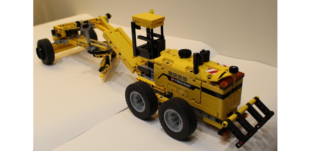 LEGO MOC Grader CAT 24M by higgins91 | Rebrickable - Build with LEGO
