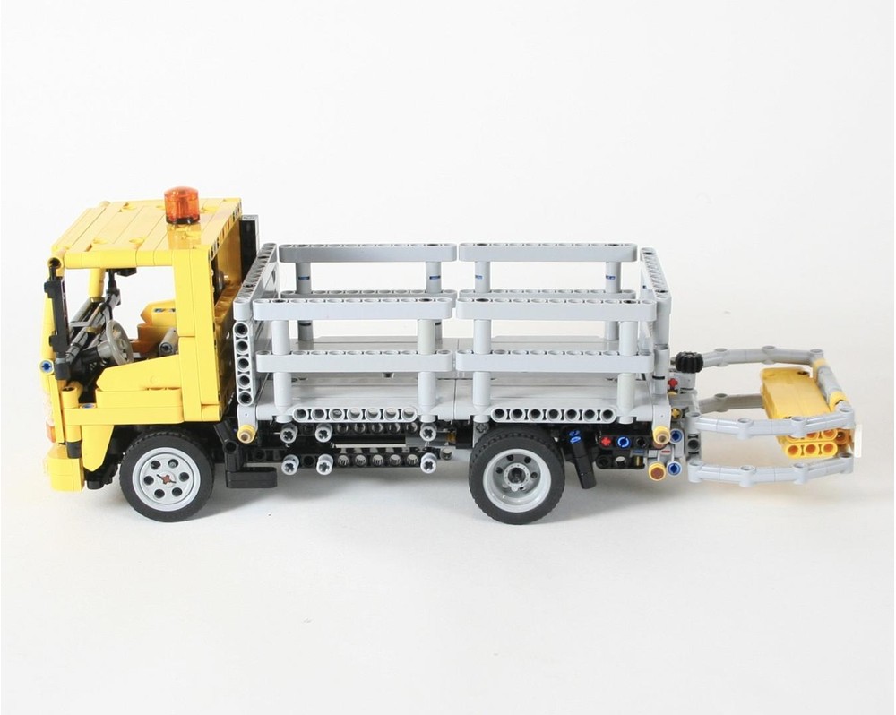 LEGO MOC Isuzu NPR Stake Truck by thirdwigg | Rebrickable - Build with LEGO