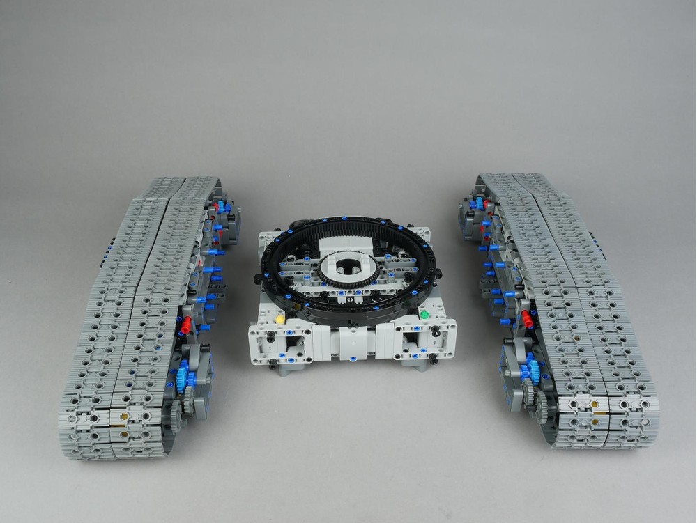 LEGO MOC-235473 Crawler Crane Chassis by seregiz | Rebrickable - Build ...