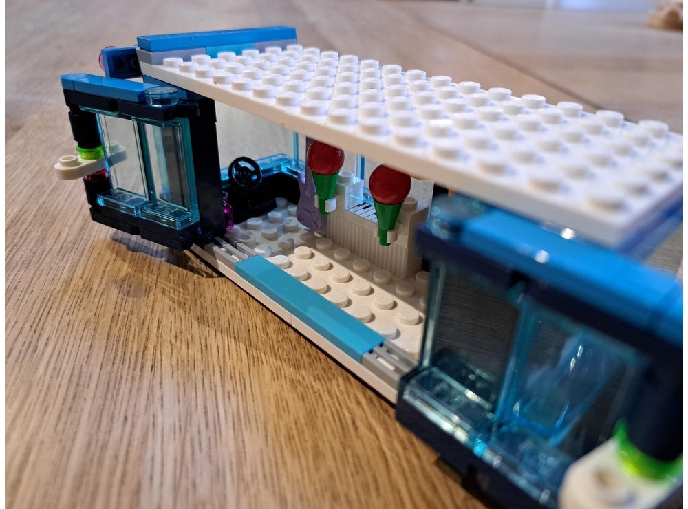 LEGO MOC-235809 minion partysubmarine by Stanoonaleon | Rebrickable ...