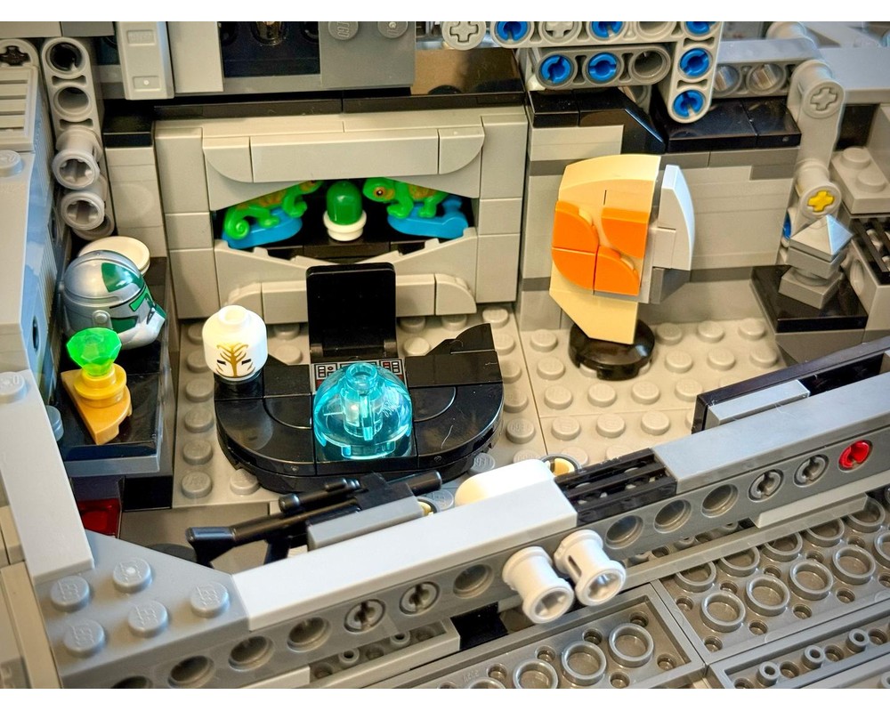 LEGO MOC-237050 Grand Admiral Thrawn's ISD Chimaera Office - Mod to ...