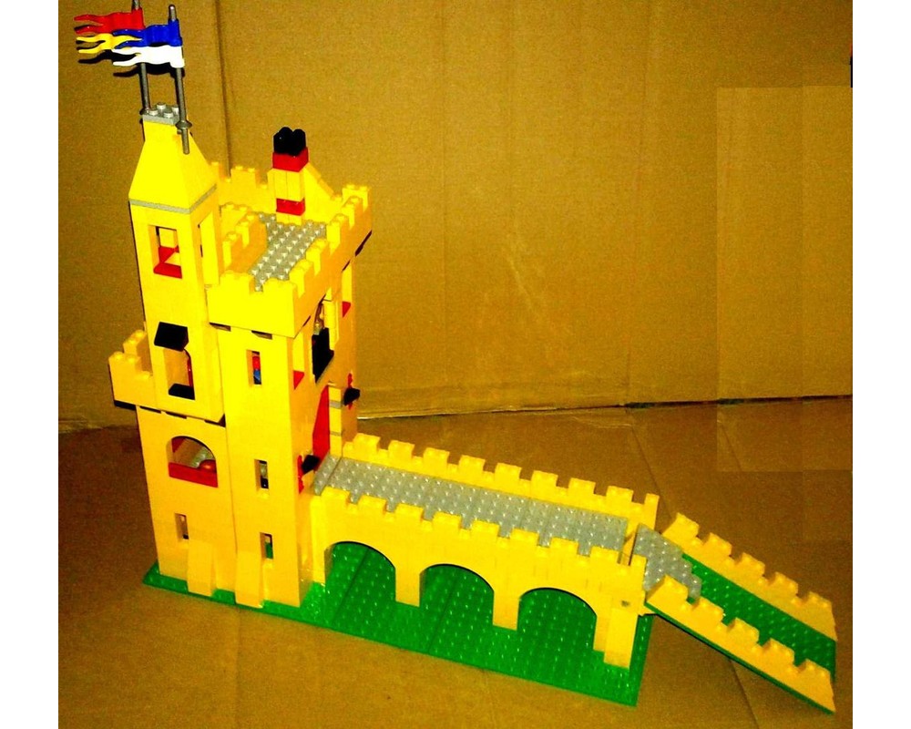 LEGO MOC 375-2 Classic Yellow Castle MOC #3 by spinox | Rebrickable ...