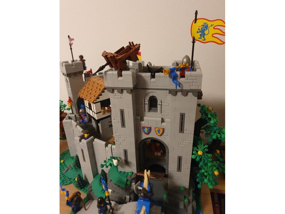 LEGO MOC Lion Knights Ballista by Razzac by Razzac | Rebrickable ...
