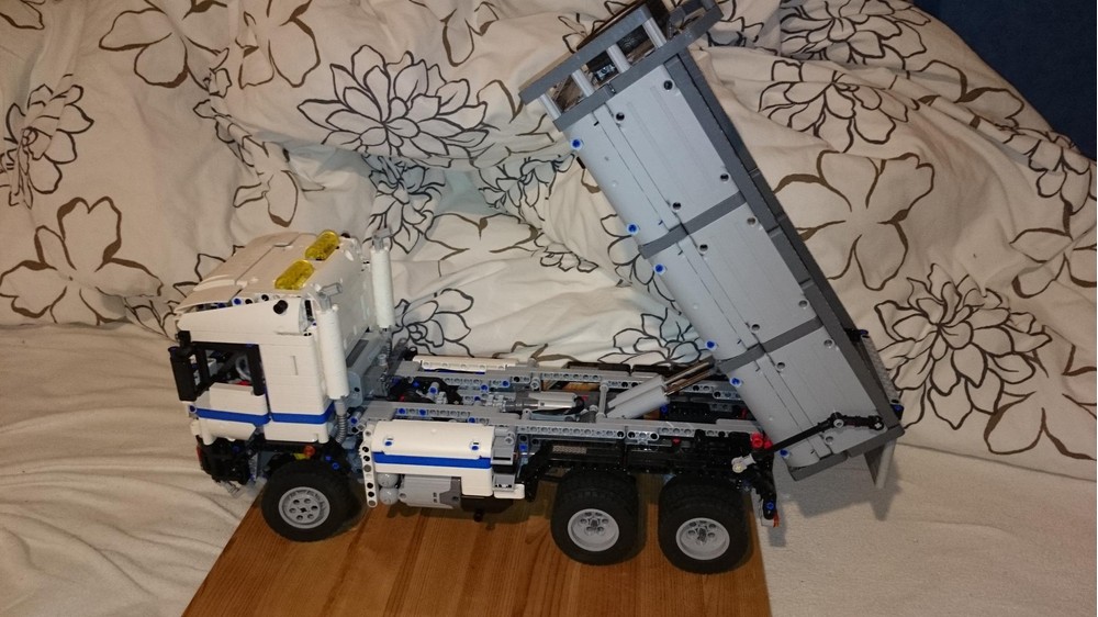 LEGO MOC 6x6 Dump Truck (attachment) by D3K | Rebrickable - Build with LEGO