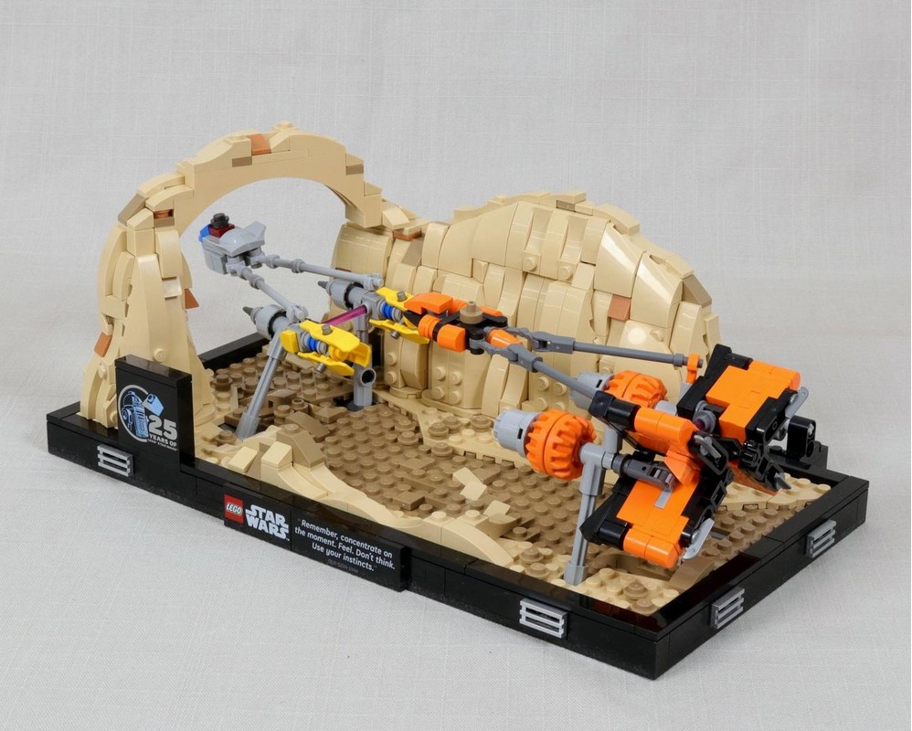 LEGO MOC Podrace Pursuit by JKBrickworks | Rebrickable - Build with LEGO