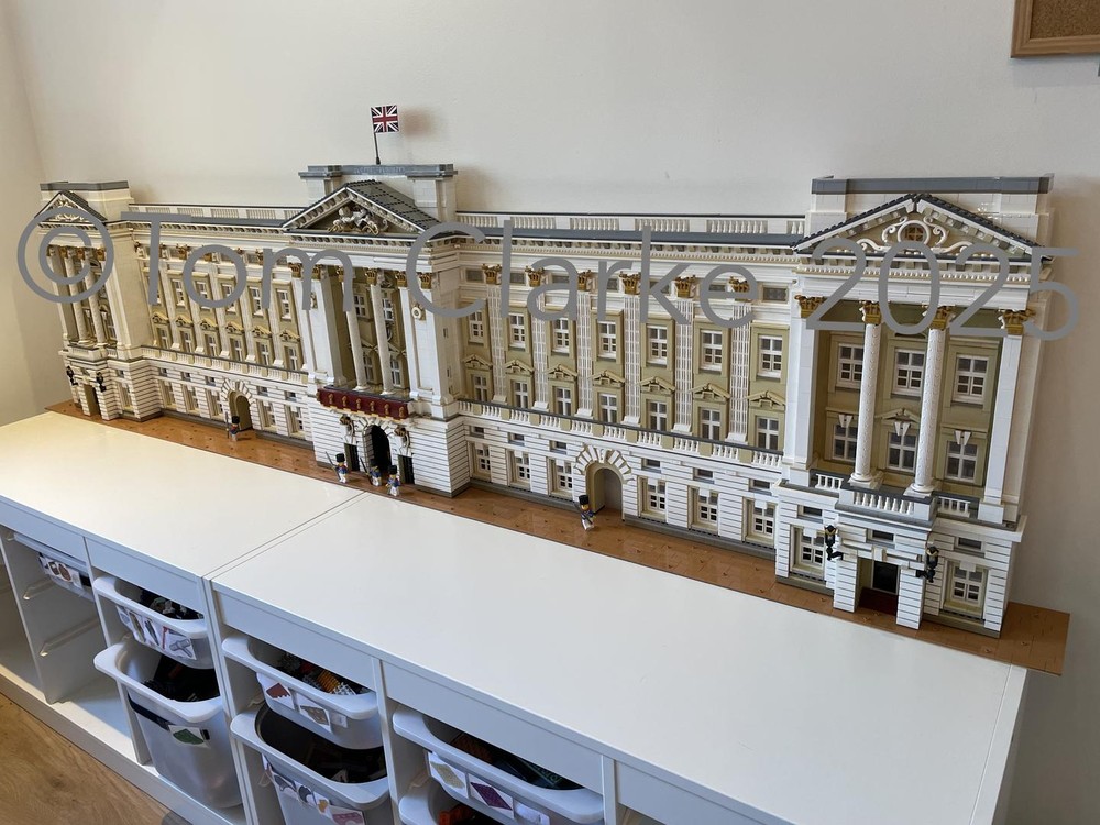 LEGO MOC-243368 Buckingham Palace facade (minifig scale) by tomclarke ...