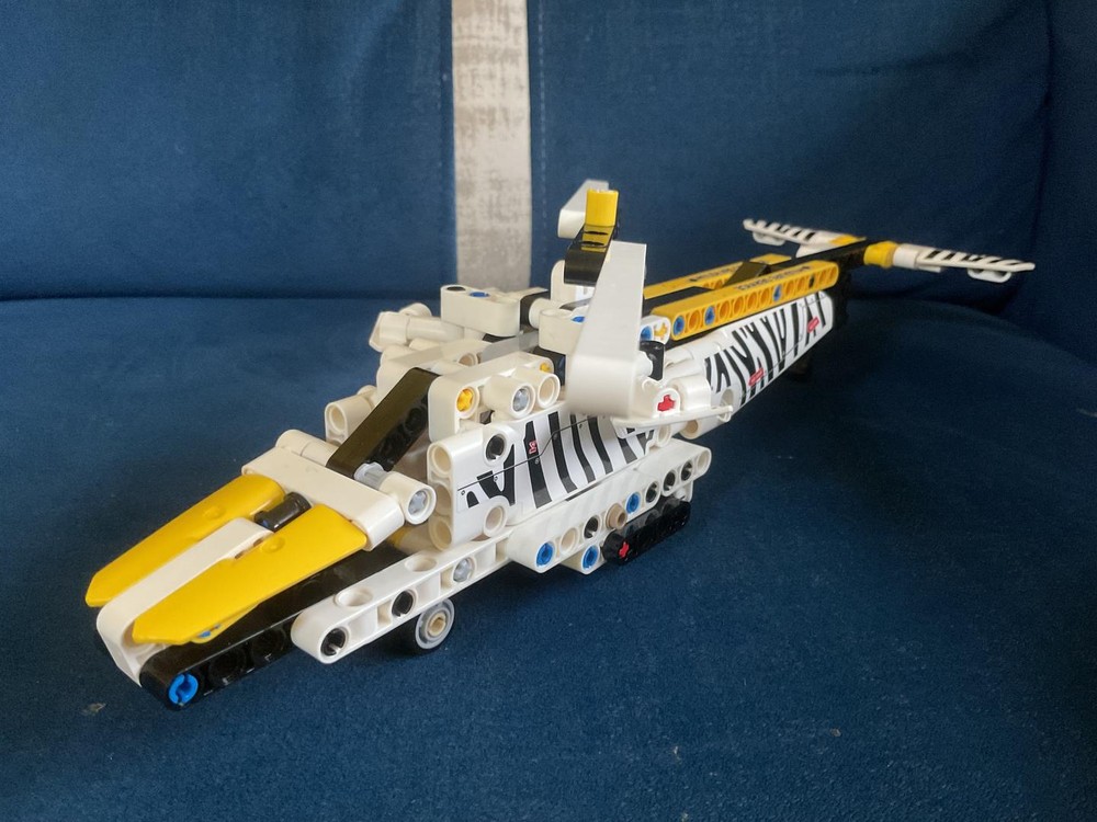 LEGO MOC 42198 Alt: helicopter by GavinSee | Rebrickable - Build with LEGO