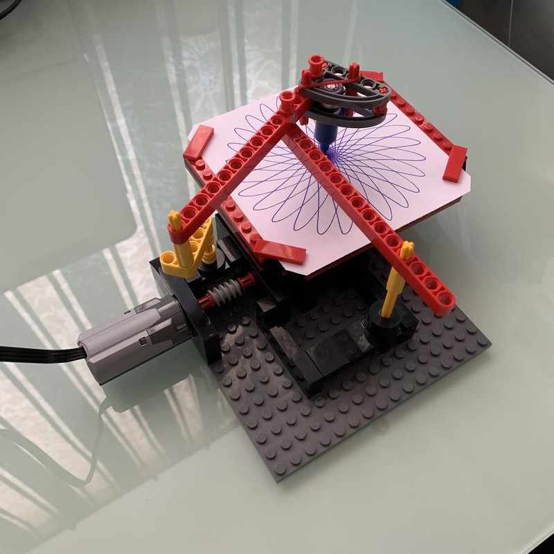 LEGO MOC Modified Simple Drawing Machine (Spirograph) by JanBassett ...