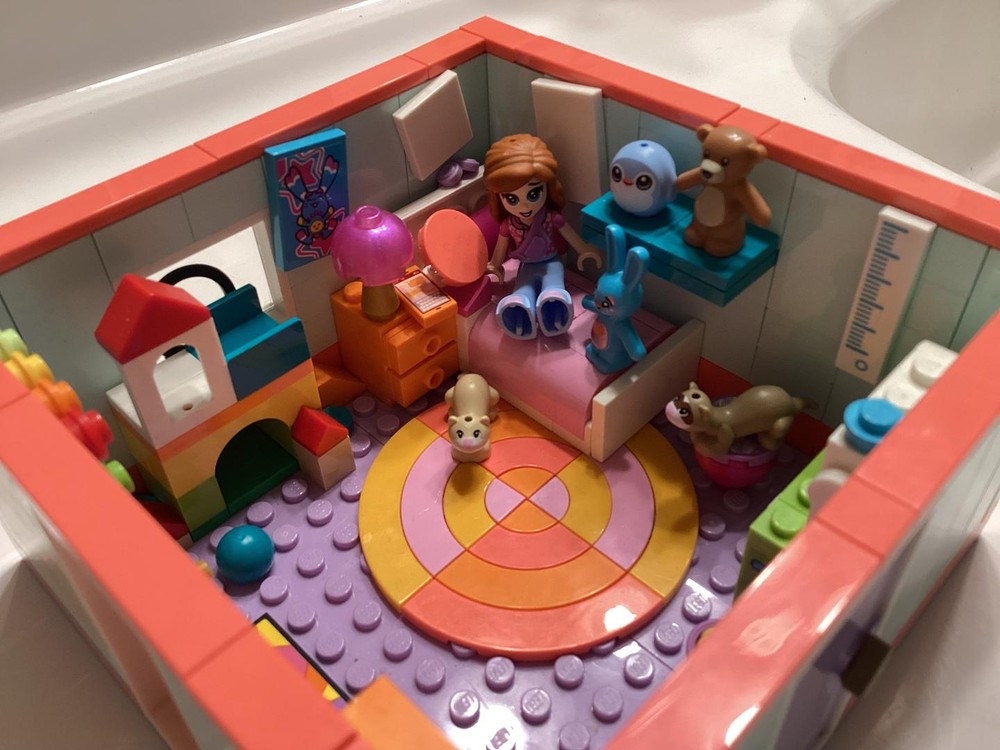 LEGO MOC Sewing Kid Bedroom by Scadamott | Rebrickable - Build with LEGO