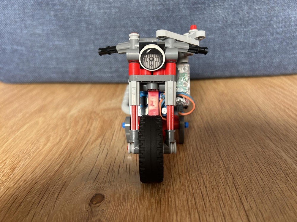 LEGO MOC Motorised 42132 Motorcycle using Circuit Cubes by felixcz ...