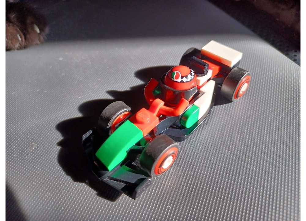 LEGO MOC Octan Formula 1 - CMF F1 scale by Anira | Rebrickable - Build ...