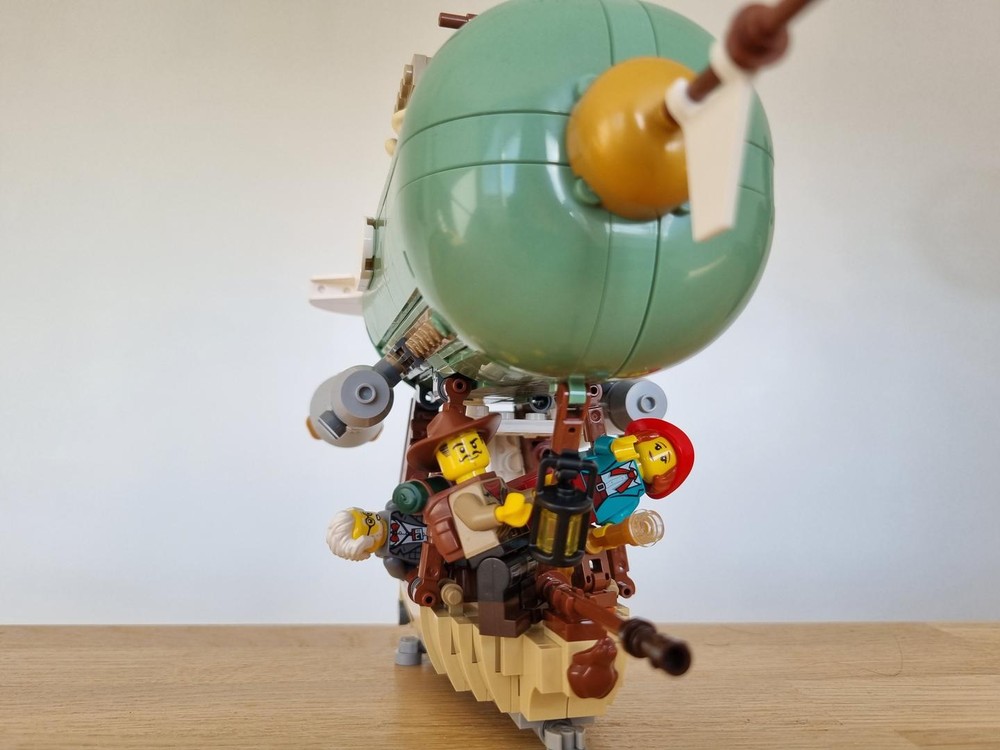 LEGO MOC-252007 Expedition Blimp by fabiotomas | Rebrickable - Build ...