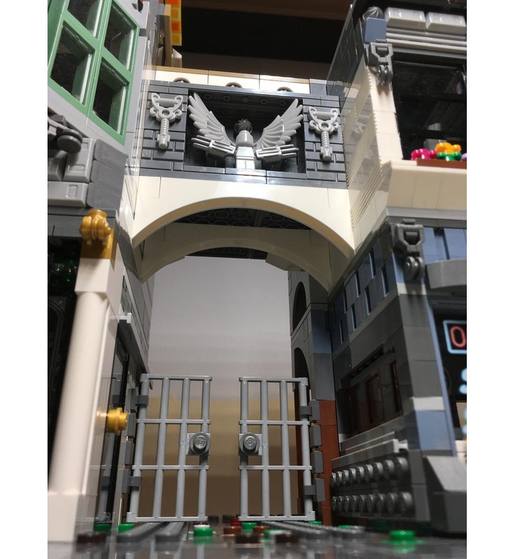 LEGO MOC 10251 - The Jeweler - alternat Building for Brick Bank by ...