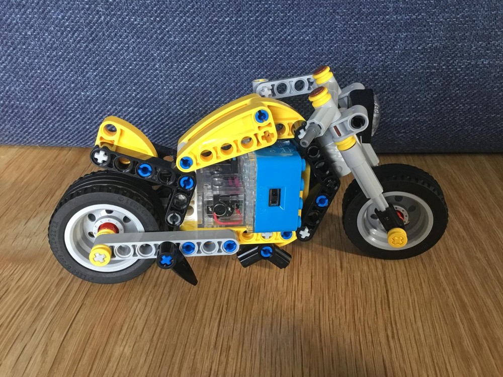 LEGO MOC-257610 Motorised 42225 Motorcycle using Circuit Cubes by ...