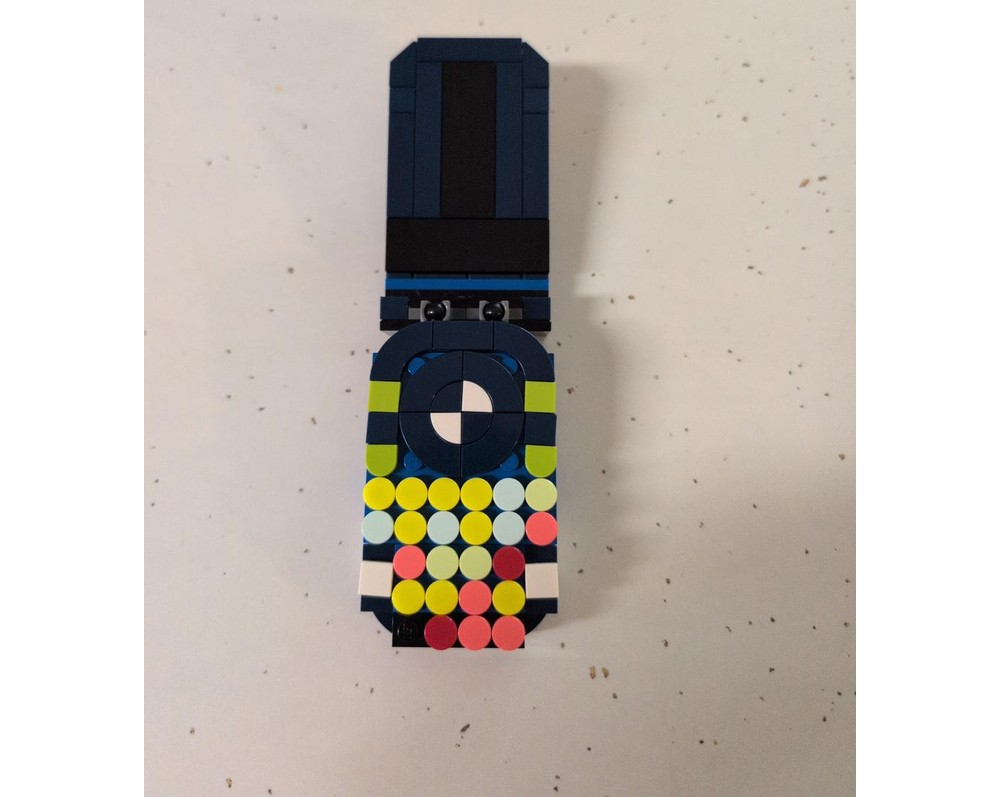 LEGO MOC-263179 flip phone (the phone that paved the way for iphones ...