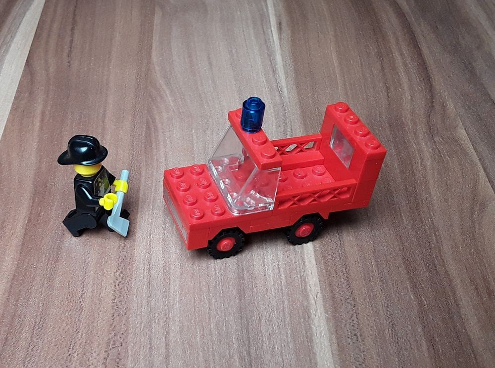 LEGO MOC 620-1 Small Fire Car by Teran01 | Rebrickable - Build with LEGO