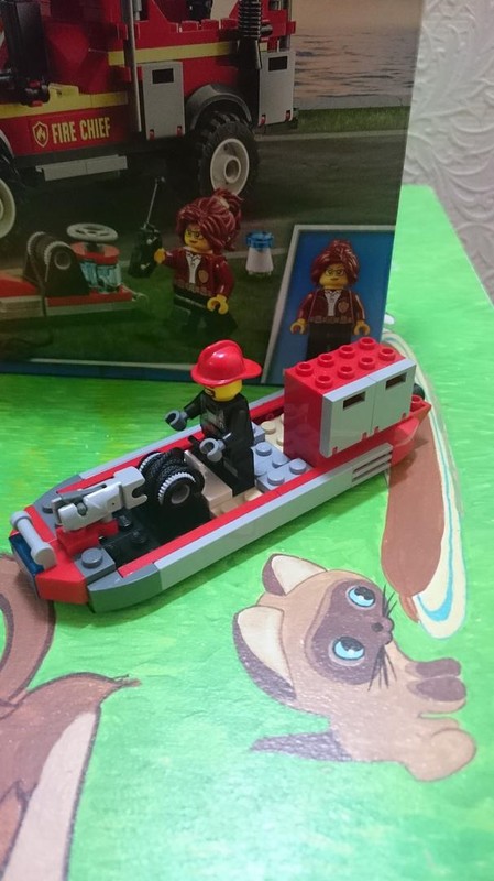 LEGO MOC Fire boat by En-1 | Rebrickable - Build with LEGO