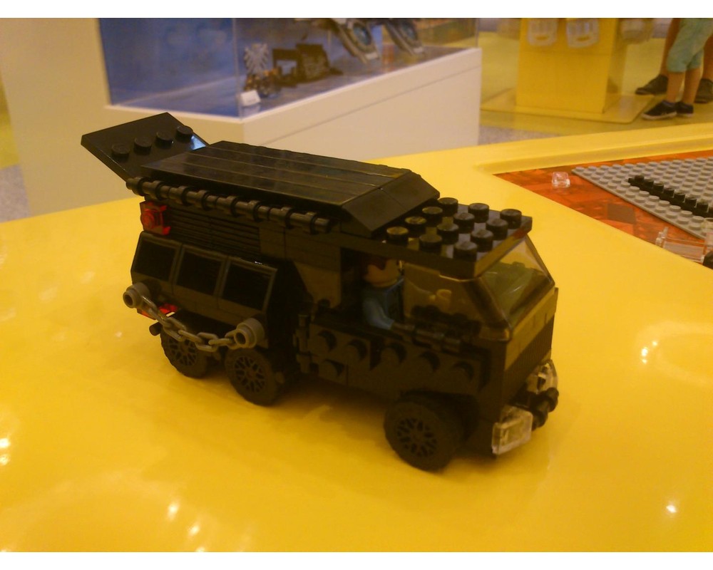 LEGO MOC Black Van by Berth | Rebrickable - Build with LEGO