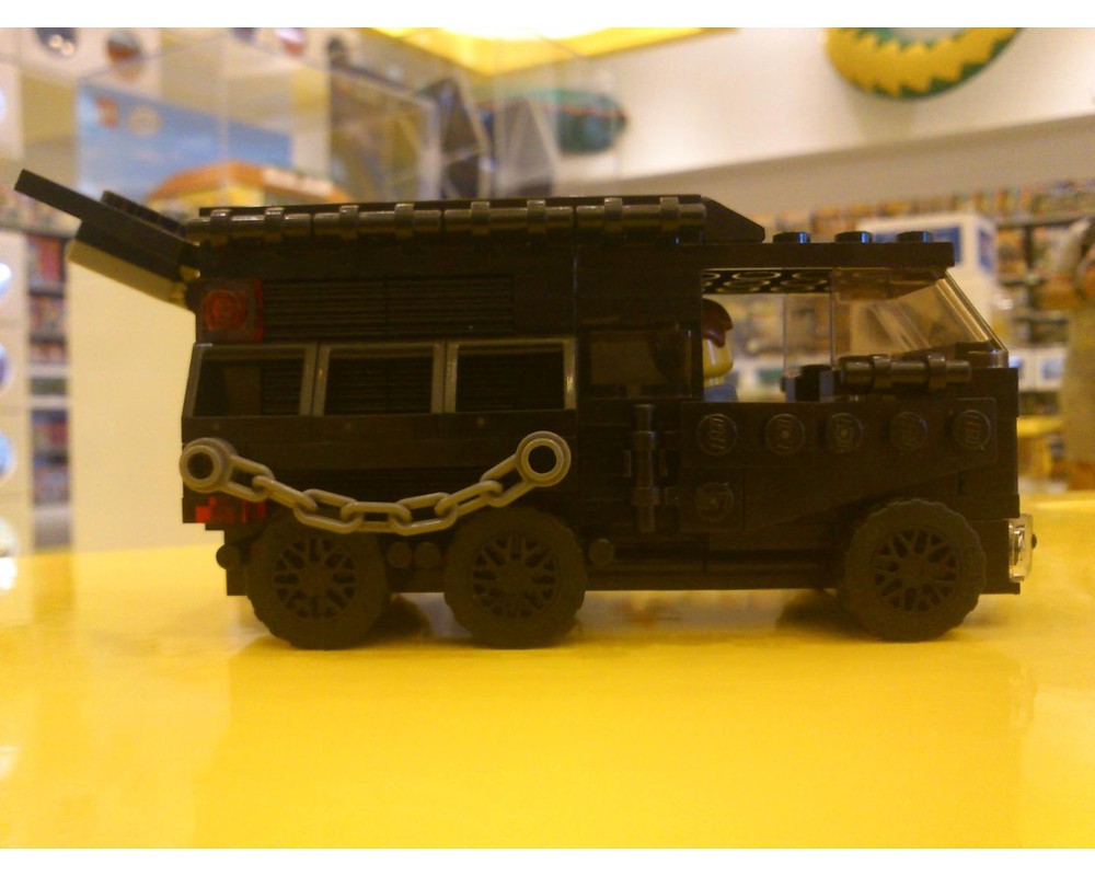 LEGO MOC Black Van by Berth | Rebrickable - Build with LEGO