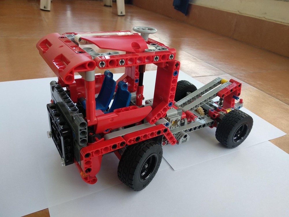 LEGO MOC Truck (42075 Alternate) by iiLego | Rebrickable - Build with LEGO