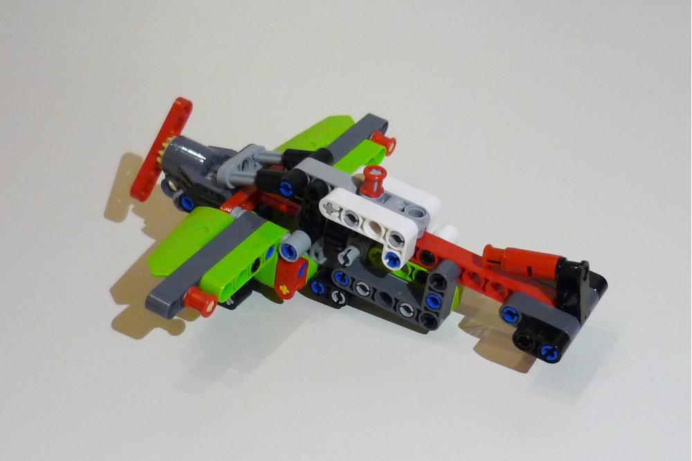 LEGO MOC 42102 Propeller Plane by jorah | Rebrickable - Build with LEGO